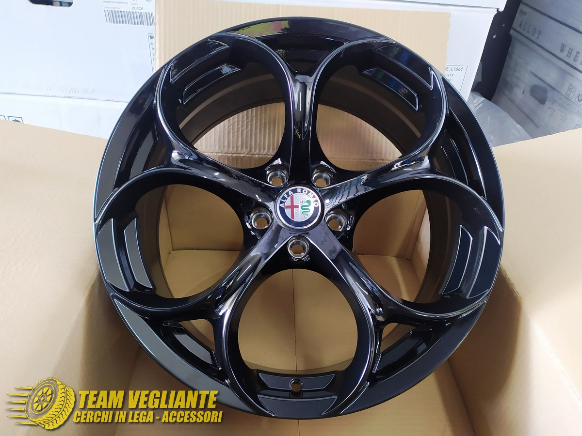 F904 4 cerchi in lega DOPPIA MISURA 19 pollici ALFA ROMEO GIULIA 19 ...